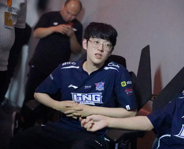 S13冒泡赛：EDG危！UZI再战Gala，Scout要重拳出击了！_腾讯新闻