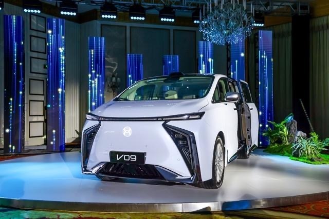 高端MPV疯狂内卷，全是大神，合创V09很难复制腾势D9的成功_腾讯新闻