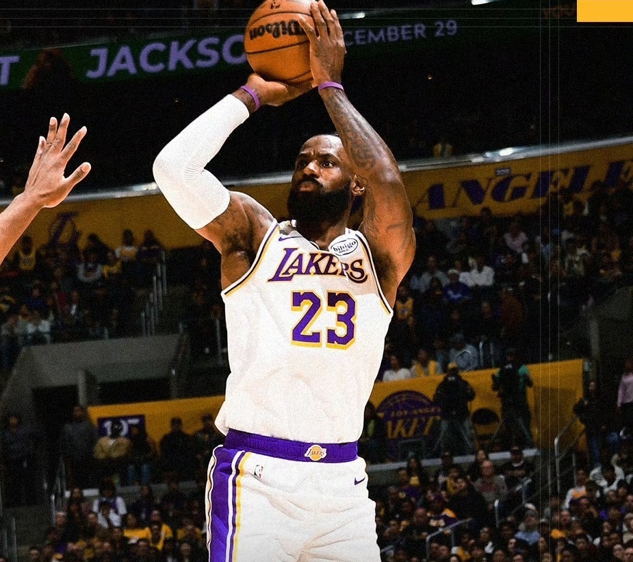 湖人110-93大胜猛龙，东契奇复出，最佳球员不是詹姆斯，是艾顿！_腾讯新闻