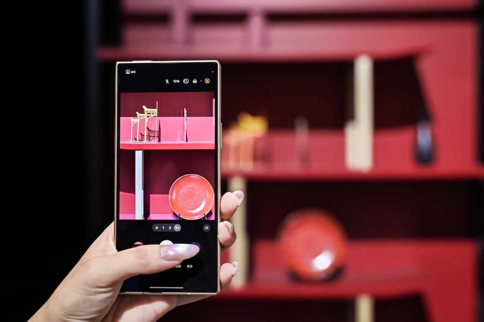 18 载 “心系天下” 再进阶，三星W26上手：轻薄、优雅、智能_腾讯新闻