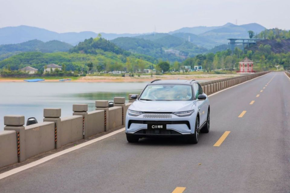 纯电续航285km，零跑C11增程版怎么样？_腾讯新闻
