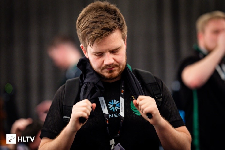 Falcons官方：s1mple将离队，阿杜、马登、Snappi下放替补席_腾讯新闻