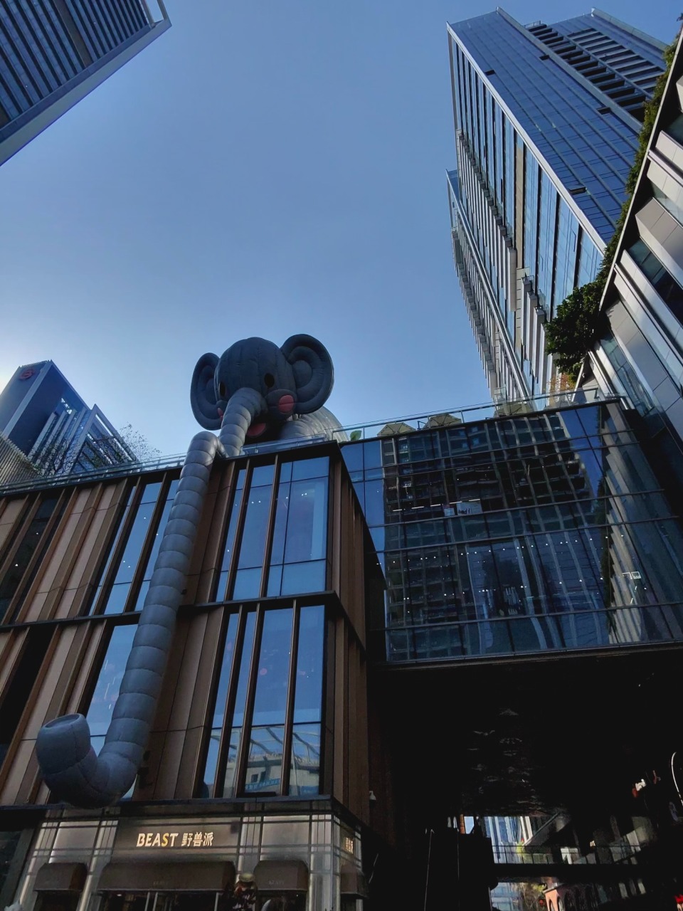 雷鸟 V3 深度评测：1799元的国产 AI 眼镜，不止是 Meta 的有力竞争者_腾讯新闻