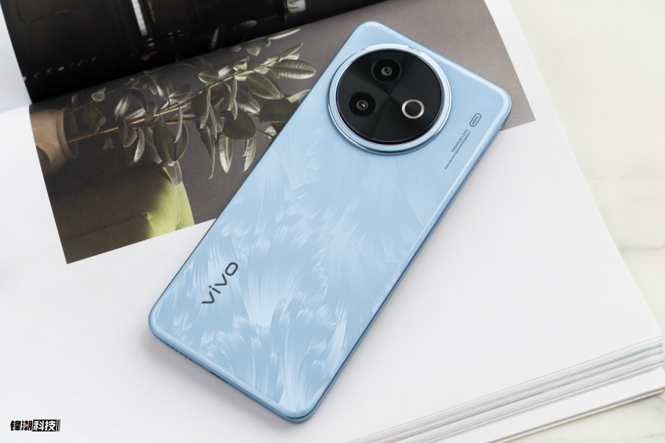 vivo Y300i手机开售，主打长续航超耐用，售价1499元起_腾讯新闻