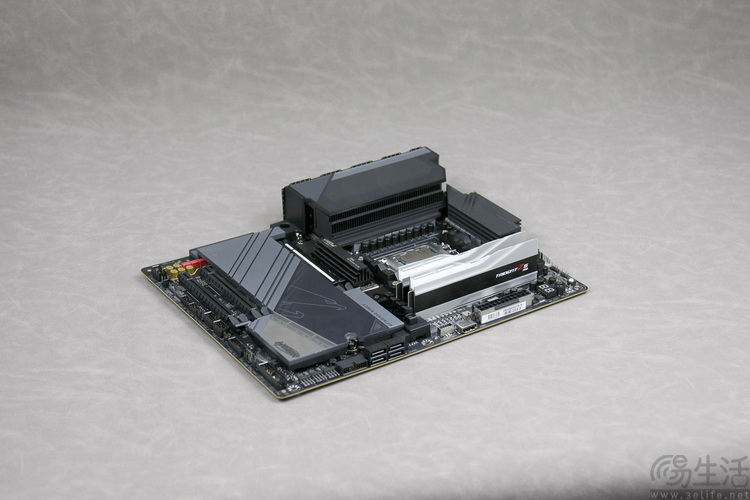 X3D黑科技带来压倒性帧率优势！AMD锐龙7 9800X3D首测_腾讯新闻