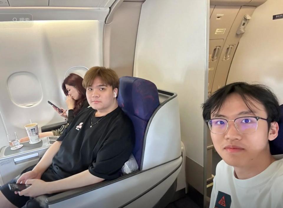 博主：Starry姐姐称他将回到LVG，前队友Emilia发布合照回应_腾讯新闻