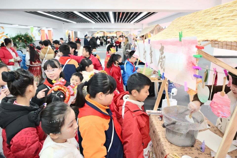 承千年文脉，赴智能未来！静安实验小学在“时空穿梭”中迎新年_腾讯新闻