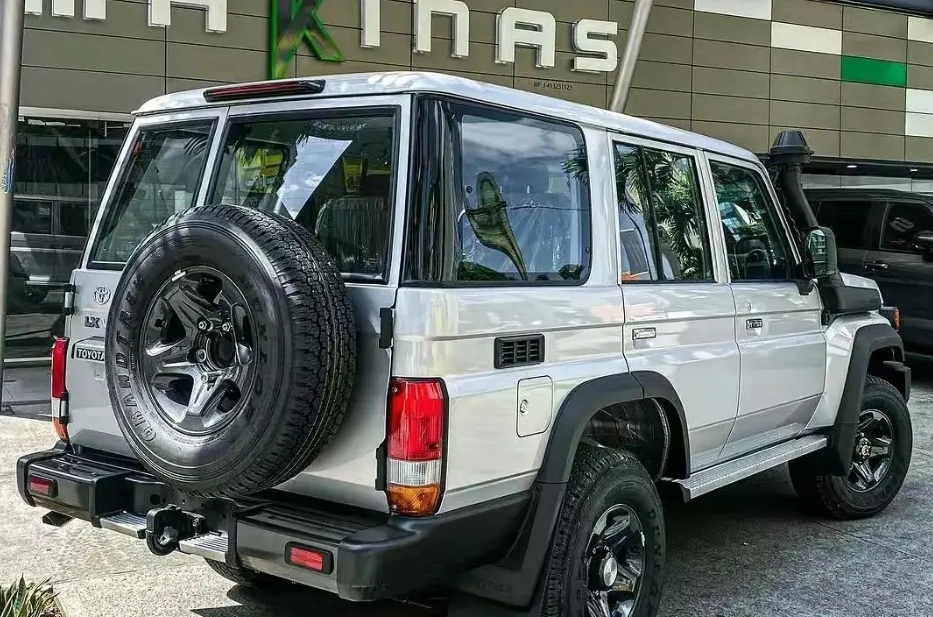 预售价69万！丰田传奇SUV“LC76”进港，性能不输奔驰G_腾讯新闻