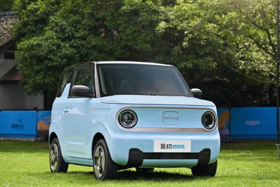 不到3万买爆款小车，宏光MINI、吉利熊猫、奔腾小马谁更好？_腾讯新闻