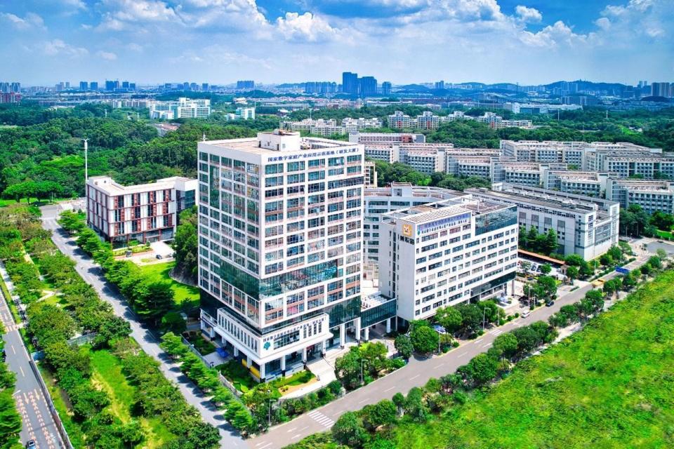打造科技成果转化新高地！广州大学城科技园揭牌成立 腾讯新闻