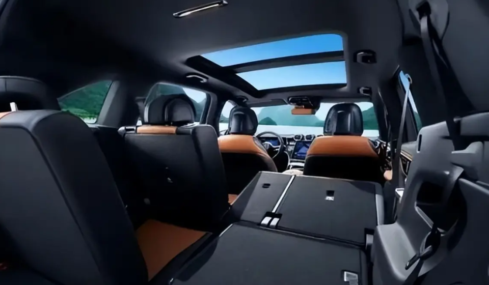 奔驰25款GLC定妆照曝光，配置大幅升级！4S店迎新款现款降14万_腾讯新闻