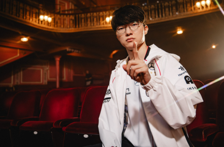 Faker是躺赢拿到5座冠军奖杯！职业选手怒喷：Faker被严重高估_腾讯新闻