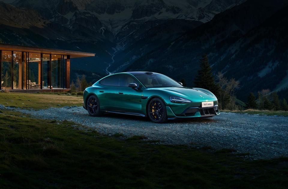 法拉利 SF90 跑不过小米 SU7 Ultra，我建议老板们投资修几条赛道_腾讯新闻