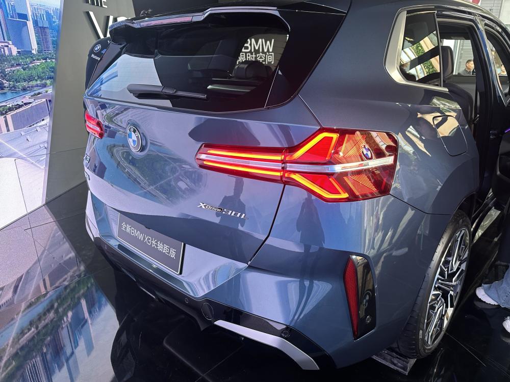 全新宝马X3L实车到店，长近4米9+全景星轨天幕，配双联屏+258马力_腾讯新闻