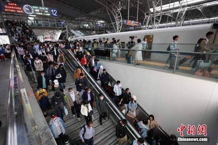 “五一”假期中国国内旅游收入超1480亿元 同比增长128.9％_腾讯新闻