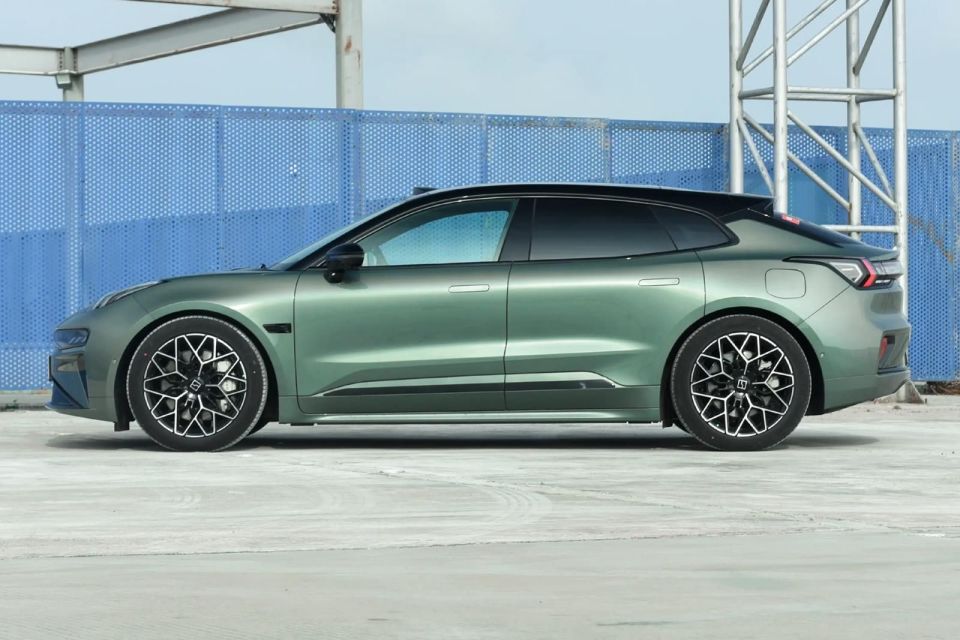 新款极氪001正式上市 升级搭载800V高压系统/售26.9万元起_腾讯新闻