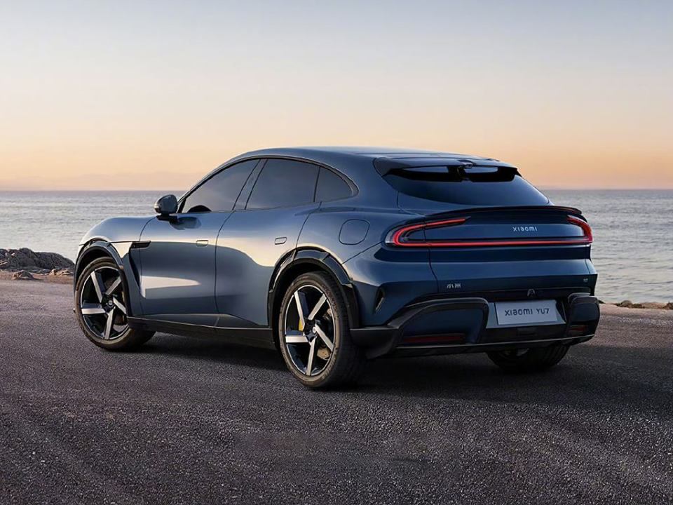 独特P-Hud屏幕设计，小米YU7内饰谍照曝光_腾讯新闻