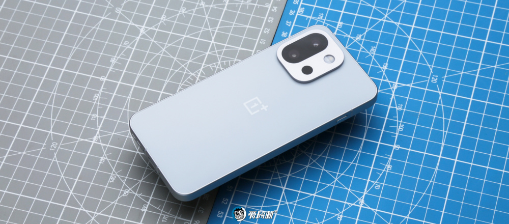 2899元起小直屏，一加13T评测：大电池骁龙8E，小小的也很可爱啊_腾讯新闻