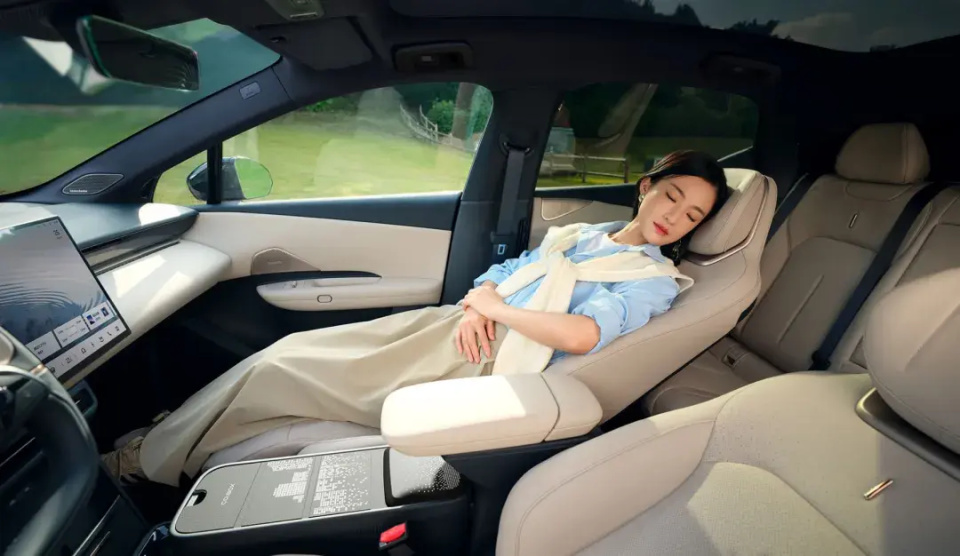 5.3秒破百、起步配置拉满！13.59万起，领克Z20有啥优缺点？_腾讯新闻