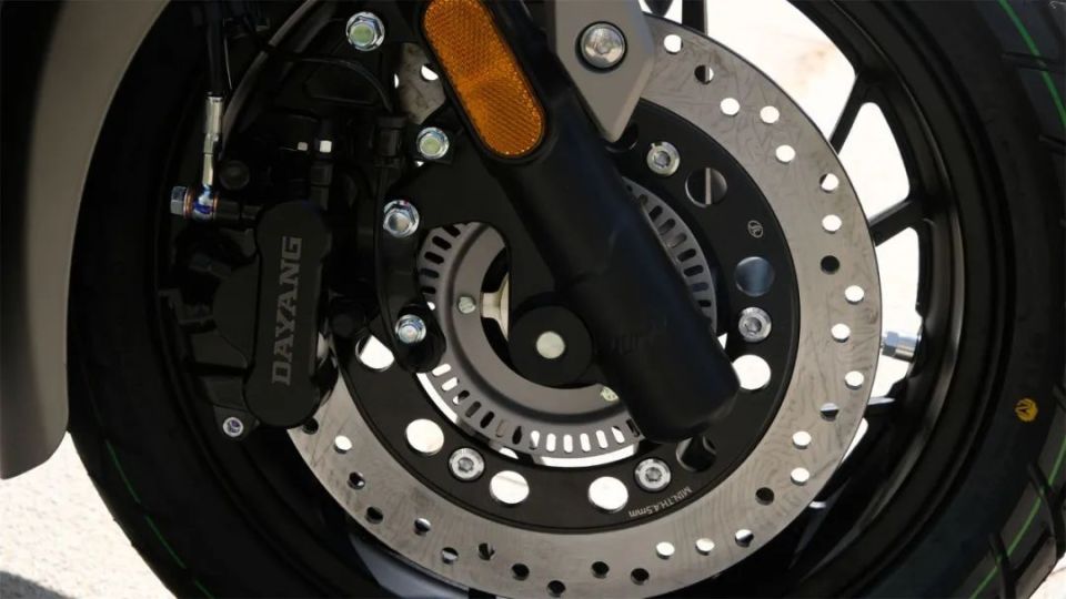 大阳两款新车上市：VRX150售价11980元起，ADV350+售价25980元_腾讯新闻