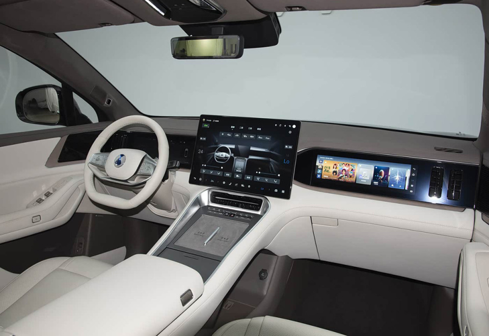 大6座SUV腾势N8L上市，车长5200mm，2+2+2座椅，纯电续航230km_腾讯新闻