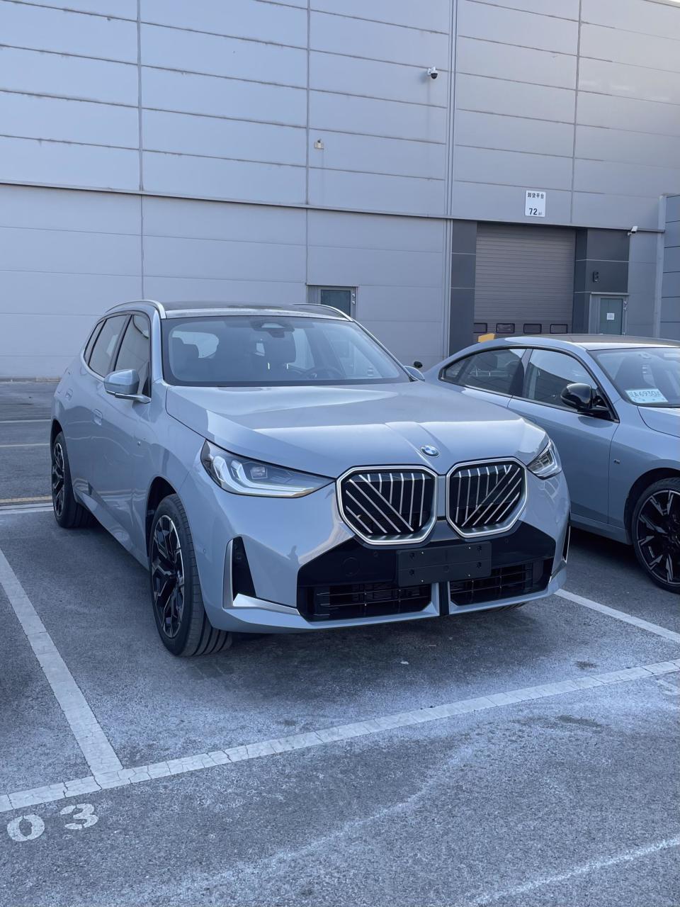 全新宝马X3L现身街头，大过奔驰GLC+全景星轨天幕，动力/底盘升级_腾讯新闻