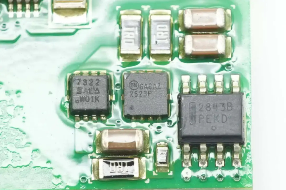 十余款服务器电源深度拆解，解析低压功率器件设计思路_腾讯新闻