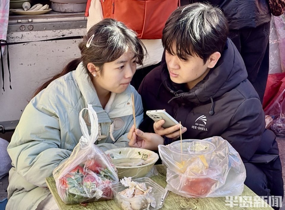 半岛观察丨新潮流！年轻人为什么爱上了“赶大集”？_腾讯新闻