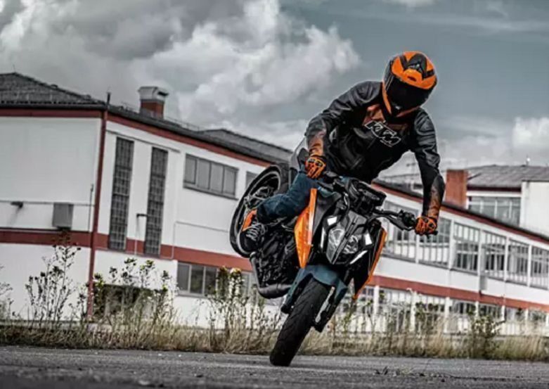 全新家族脸谱造型，2025款KTM 250 Duke正式发布_腾讯新闻