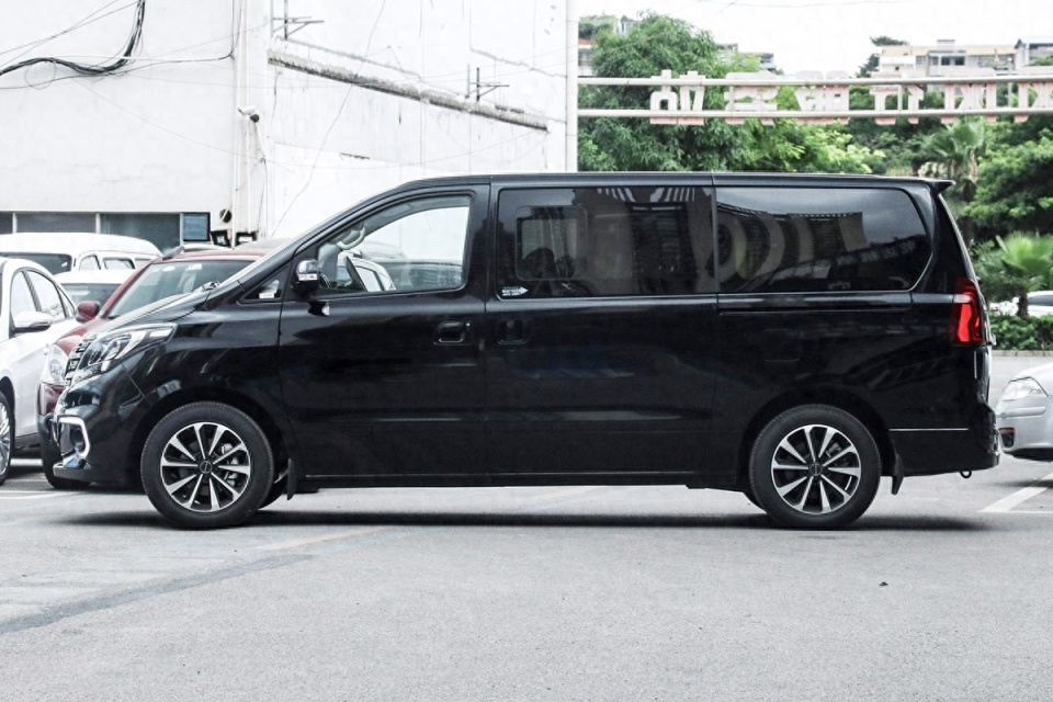 东风风行M7新车型上市，外观很霸气，7座，侧滑门，2.0T+8AT动力_腾讯新闻