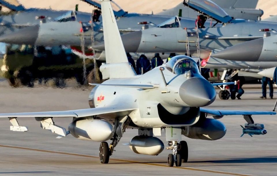 巴铁飞行员评价歼10C：战力非常凶猛比F16更强！但有三个明显问题_腾讯新闻