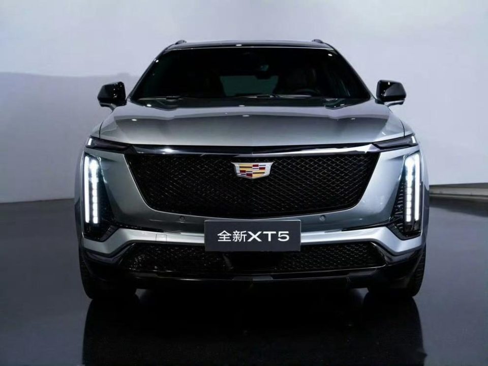 豪华中型SUV大对决！凯迪拉克XT5“硬刚”奥迪Q5L，你选谁？_腾讯新闻