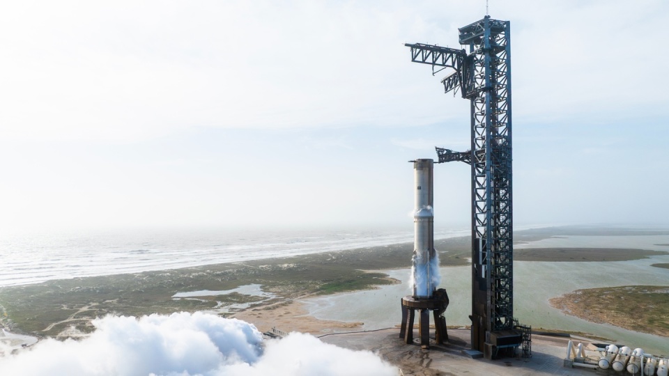 SpaceX星舰IFT-9迈出历史性一步：超重型助推器开启首次复用测试_腾讯新闻