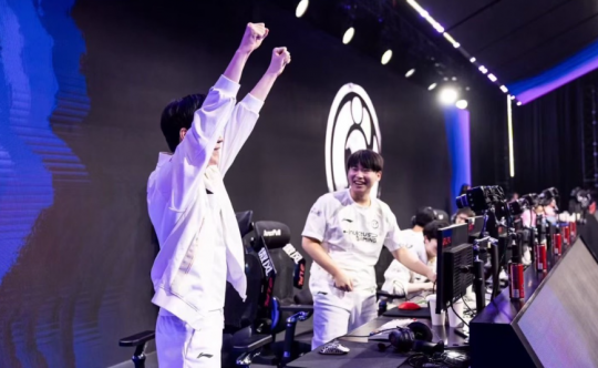 IG零封BLG，TheShy表情包迅速走红，网友：第一次看Shy哥笑成这样_腾讯新闻