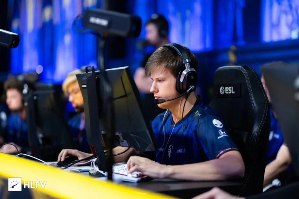 s1mple与NAVI合同2025年到期！EPL S20 C/D组首日汇总。_腾讯新闻