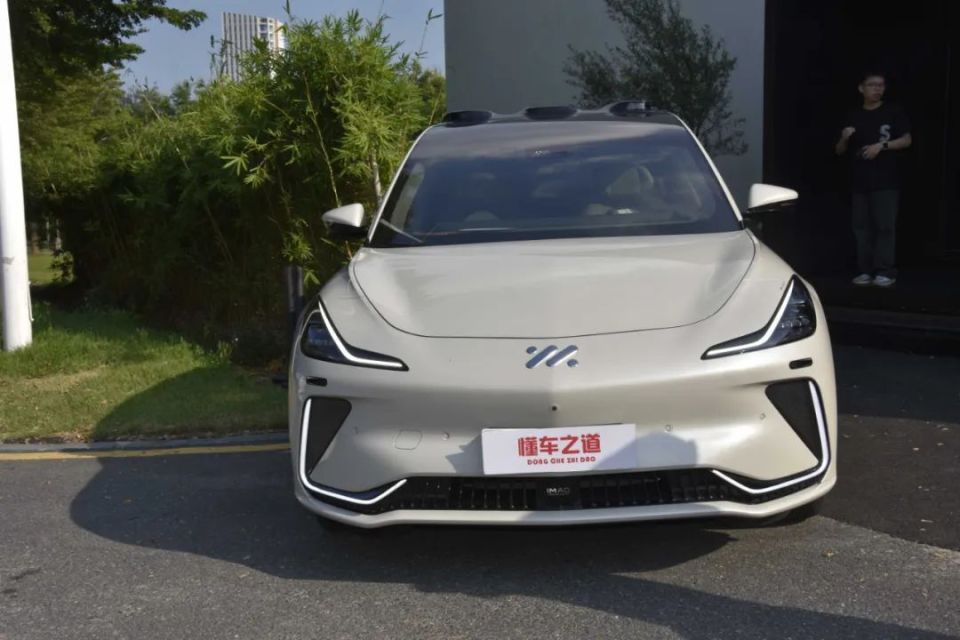 试驾 ：智己LS7 高速高架 NOA领航辅助_腾讯新闻