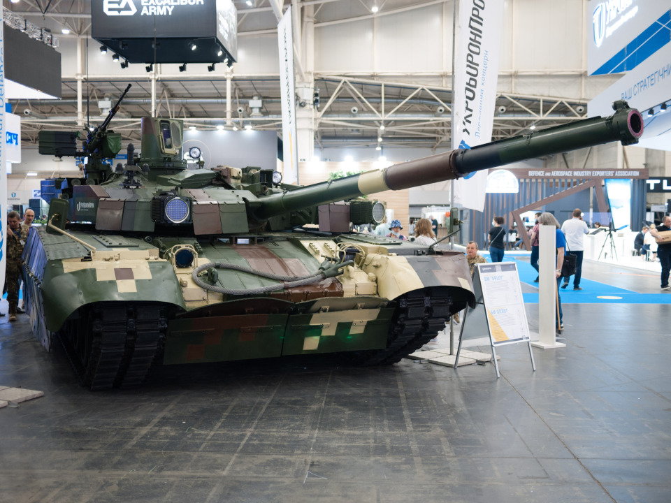 为什么配备柴油版的T-80UD被认为比配备燃气版的T-80U更成功？_腾讯新闻