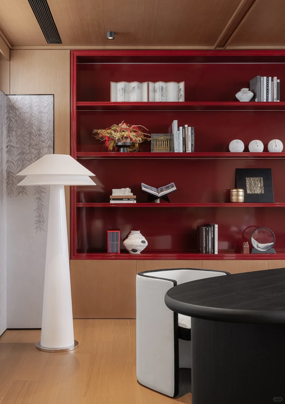 2026家装“显眼包”：元力红，你家敢用吗？_腾讯新闻