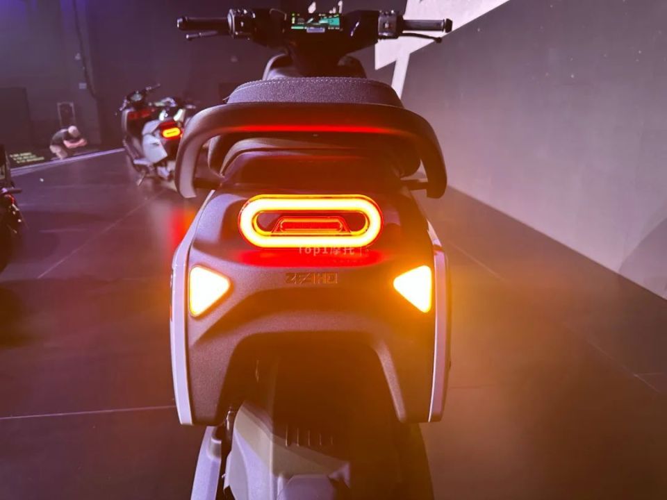 极核AE7、EZ4、AE8S+定制版同场上市，售价3780元起_腾讯新闻