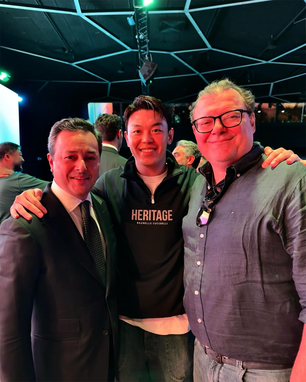 “专拍最贵百达翡丽”，34岁的Zach Lu是谁?_腾讯新闻