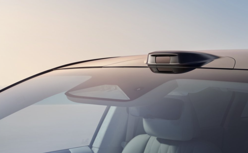 首款激光雷达合资混动轿车！全球首发Momenta R6飞轮大模型，首创不停车一键泊入_腾讯新闻