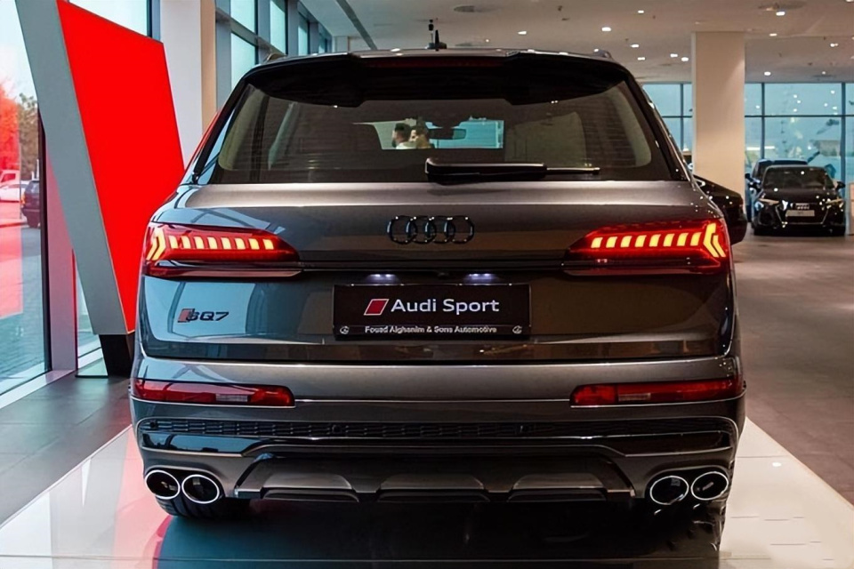 全国限量300台，新一代“奥迪SQ7”暗夜骑士进店，预售价116.98万_腾讯新闻