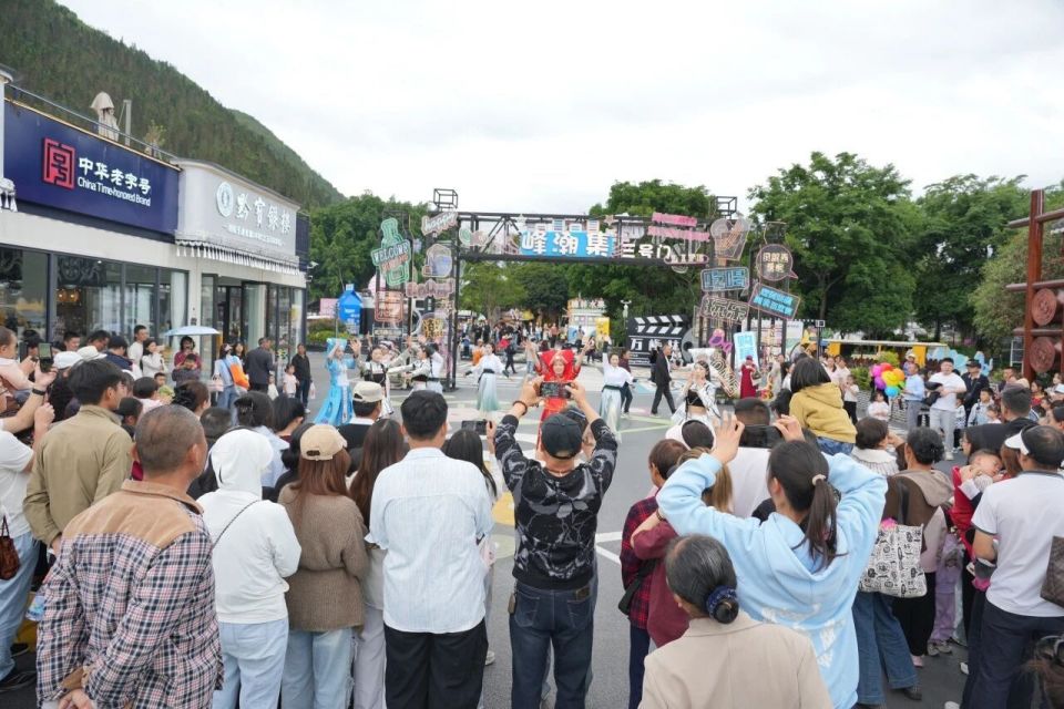 假日消费活力十足！兴义“五一”文旅市场多点开花引客来_腾讯新闻