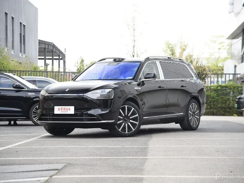 全新蔚来ES8实车亮相，明日开启预售！纯电续航635km+5C超充，售价该多少？_腾讯新闻