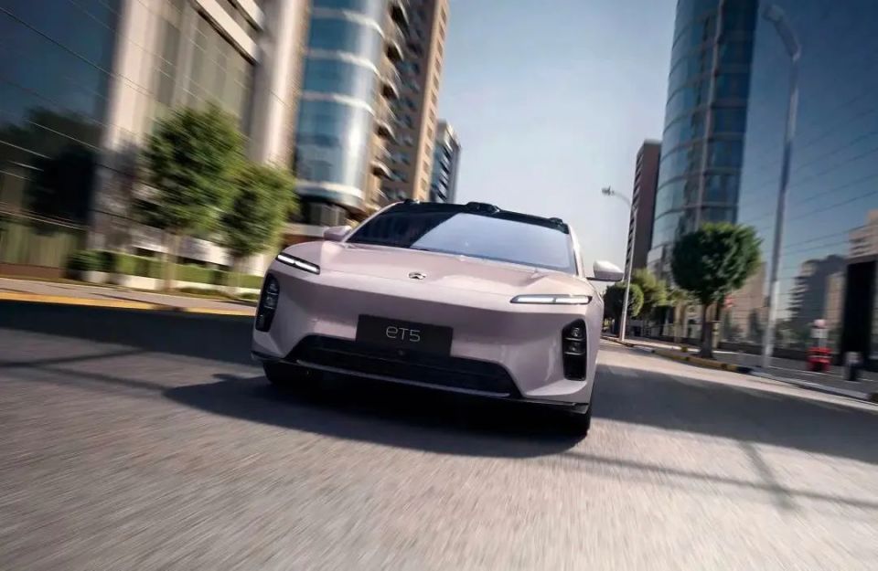 汽车大观｜ET5依然不降价，蔚来凭什么？_腾讯新闻