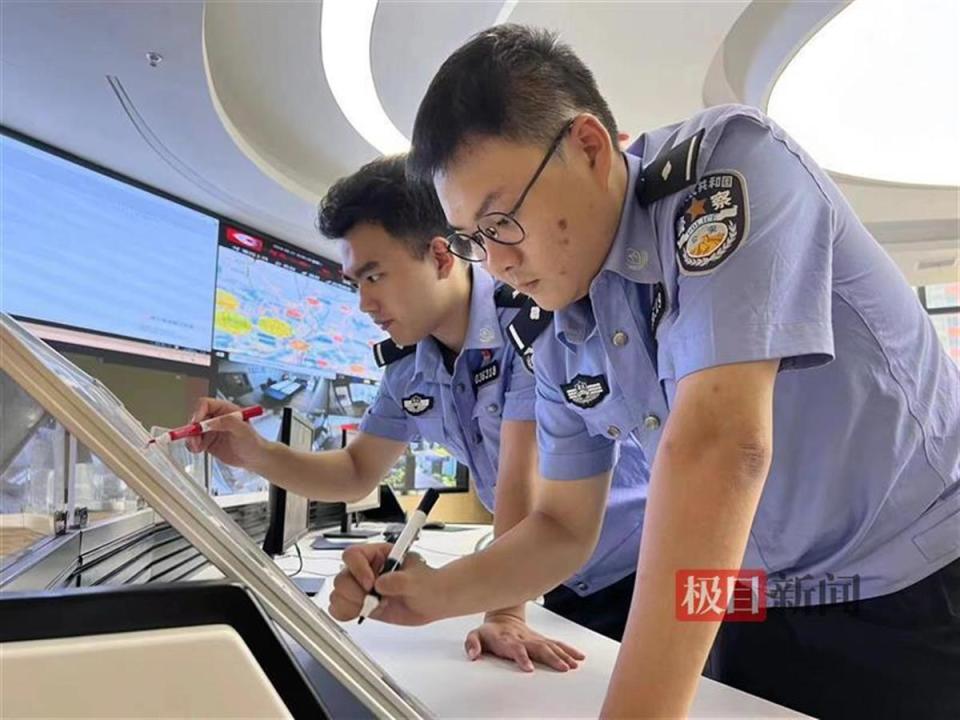 国际邮件暗藏800余克毒品大麻，武汉警方抓获9名嫌疑人_腾讯新闻