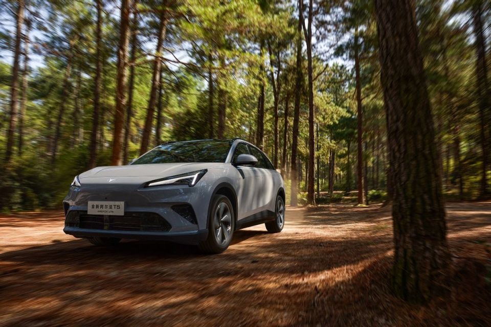 15万内唯一有城市NOA的SUV！极狐全新阿尔法T5售价10.98万元起上市_腾讯新闻