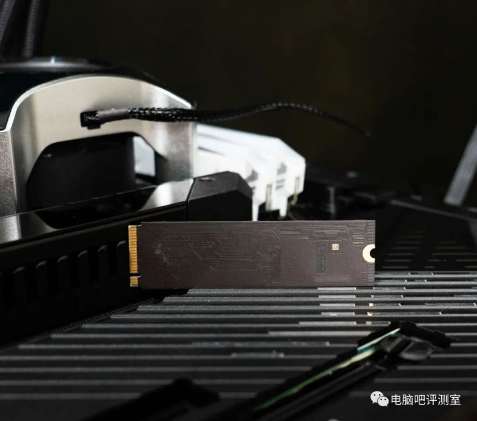 老当益壮 高性价比的旗舰硬盘 西数 SN850X 2T测评_腾讯新闻