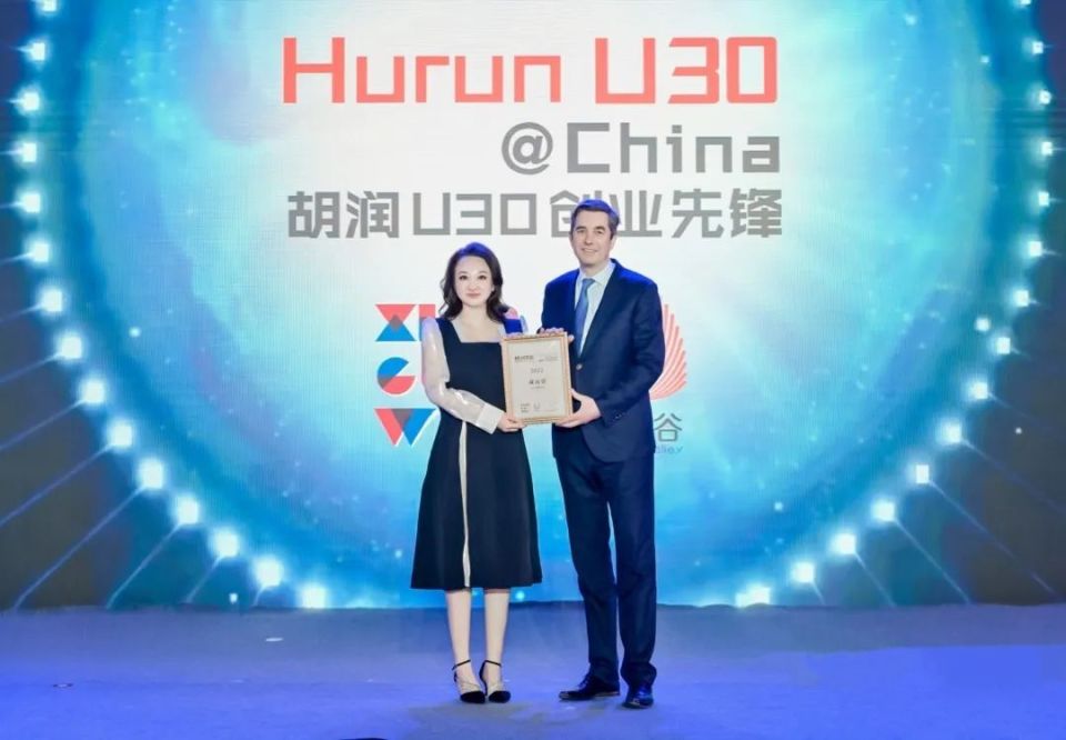 对话胡润U30｜山西光之源科技CEO郝雨馨：新能源技术助力“碳中和”，为社会创造价值_腾讯新闻