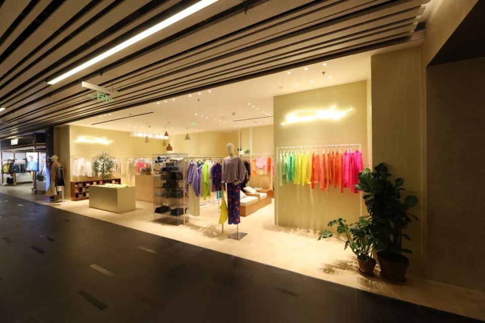 集结众多新店首店，芮欧百货持续焕新！C.P. Company中国首店开业！_腾讯新闻